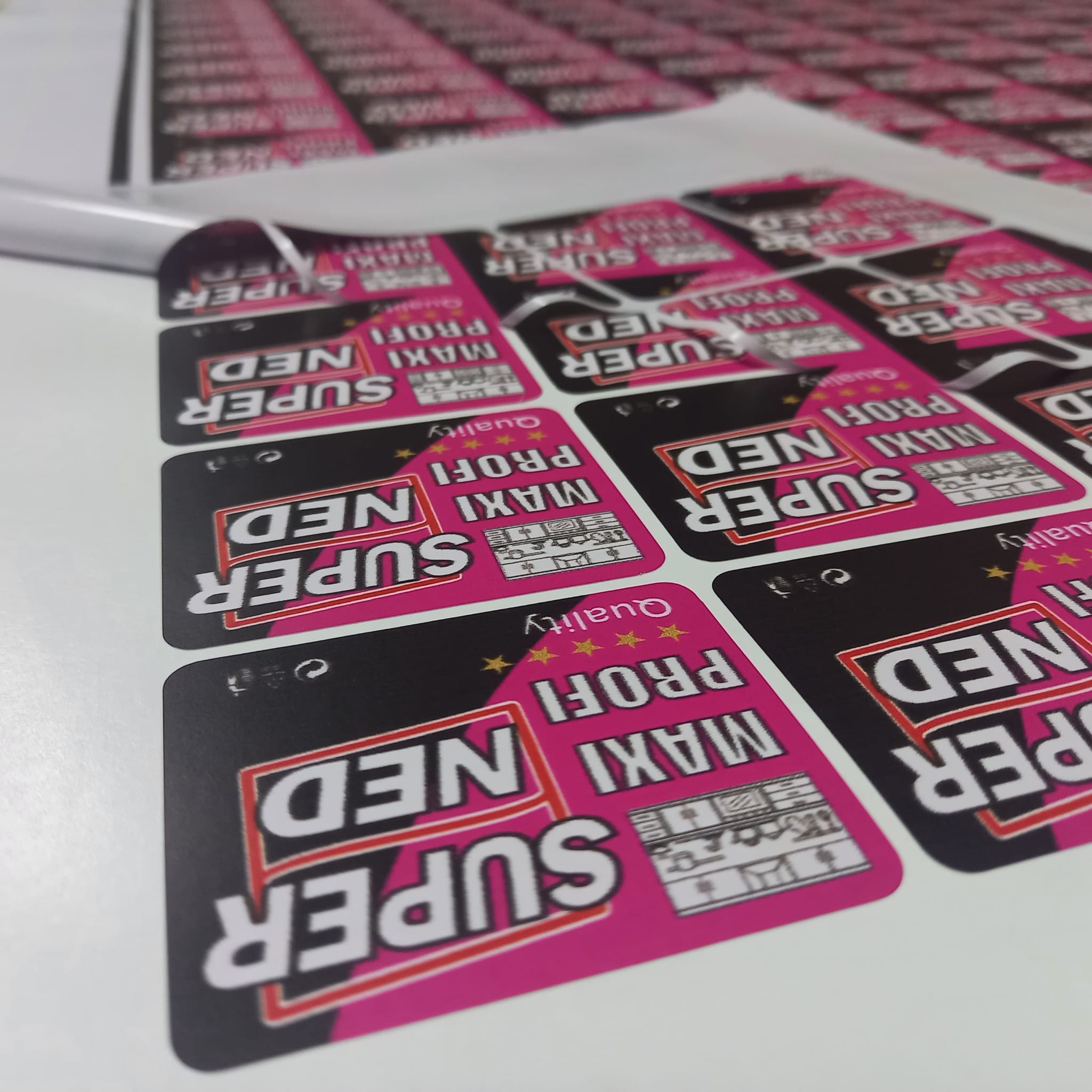 Stickere personalizate autoadezive din autocolant - Exclusive Print